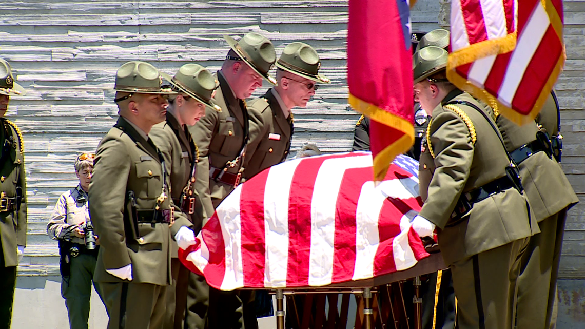 Pea Ridge Officer Kevin Apple laid to rest | 5newsonline.com