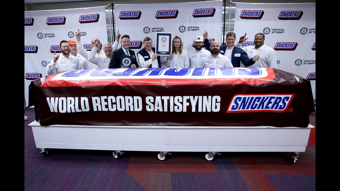 World’s Largest Snickers Bar Is The Size Of 43,000 Single-Size Candy ...