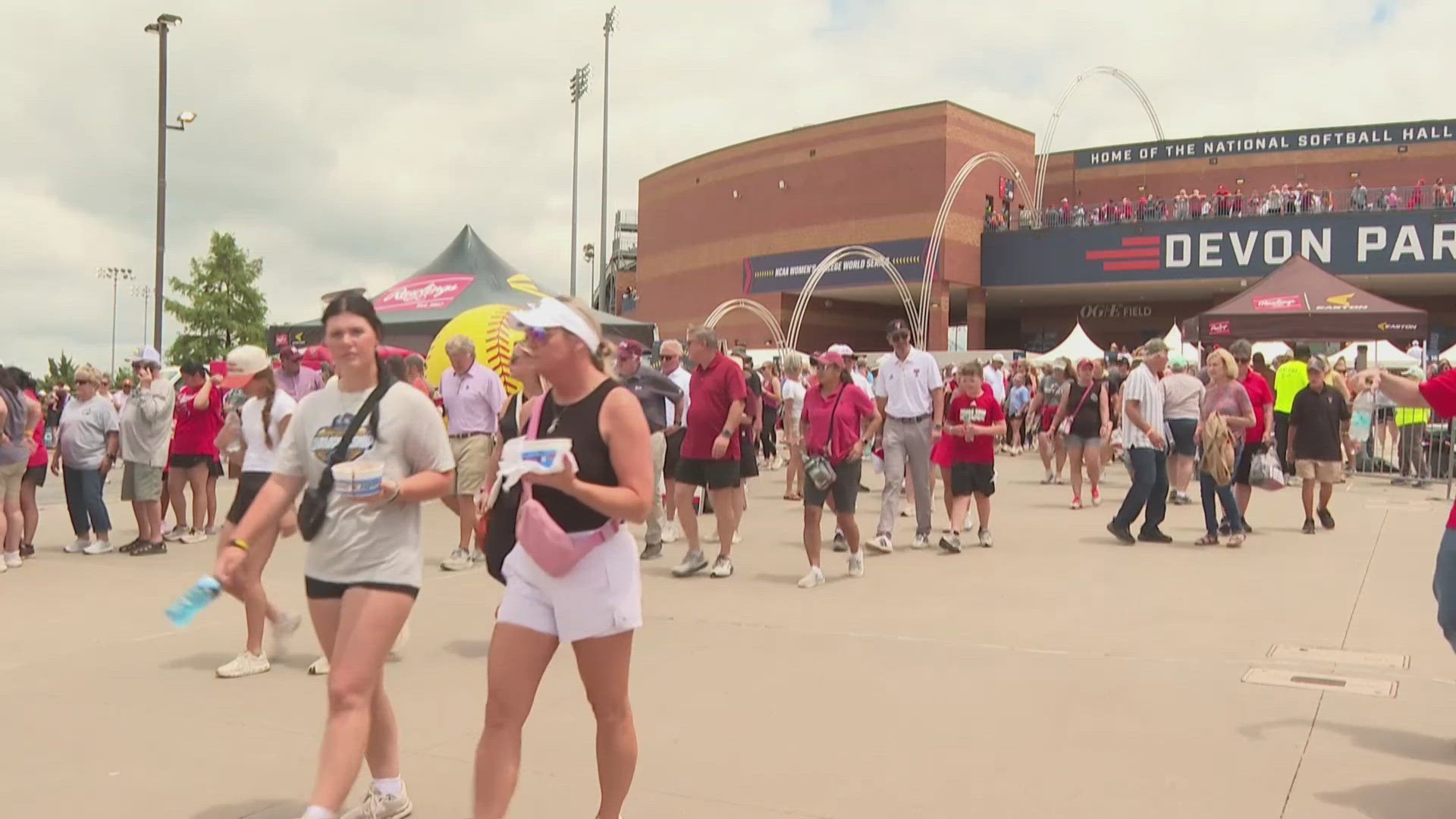 Hog fans crowd OKC's Devon Park ahead of Arkansas women's softball's ...
