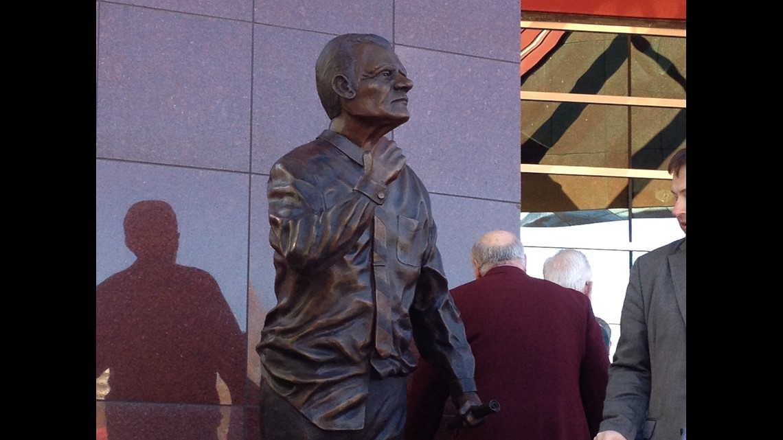 Broyles Honored with Statue Before ‘Battle for the Golden Boot ...