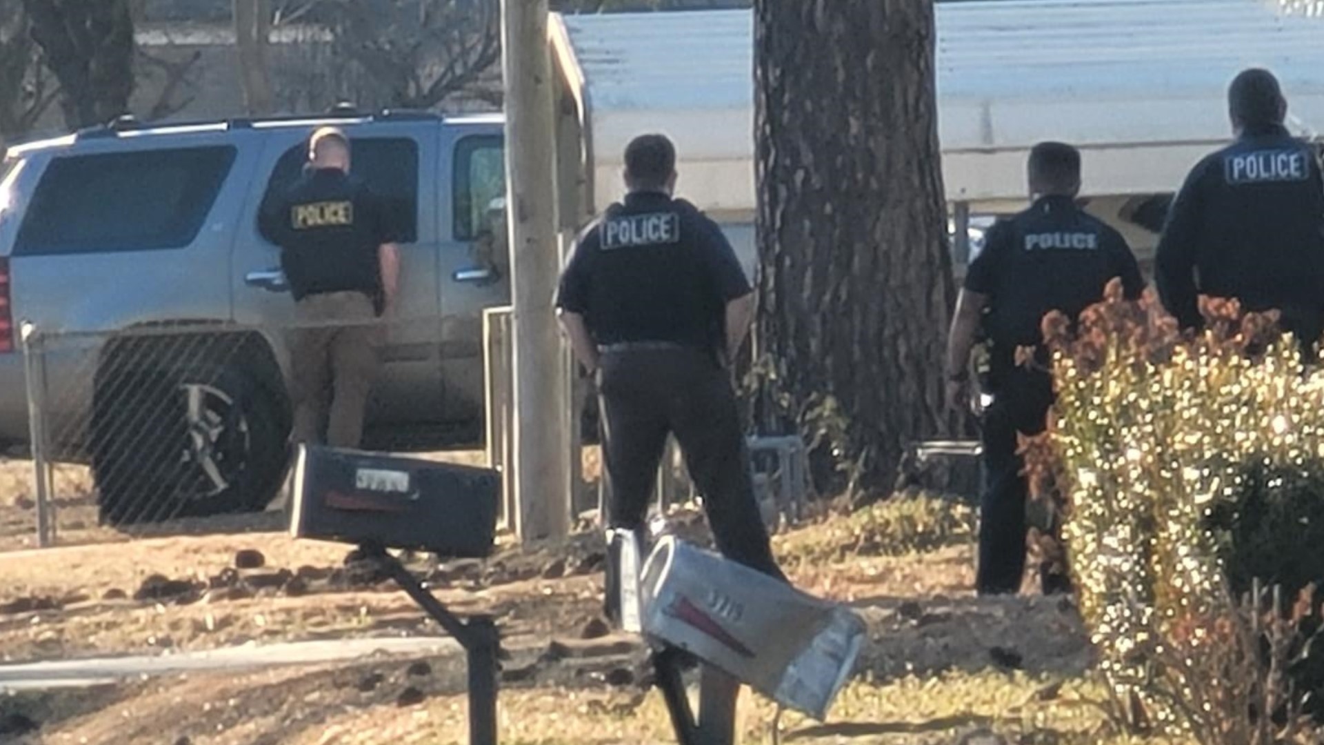 SWAT responding to standoff on Armour Avenue in Fort Smith ...