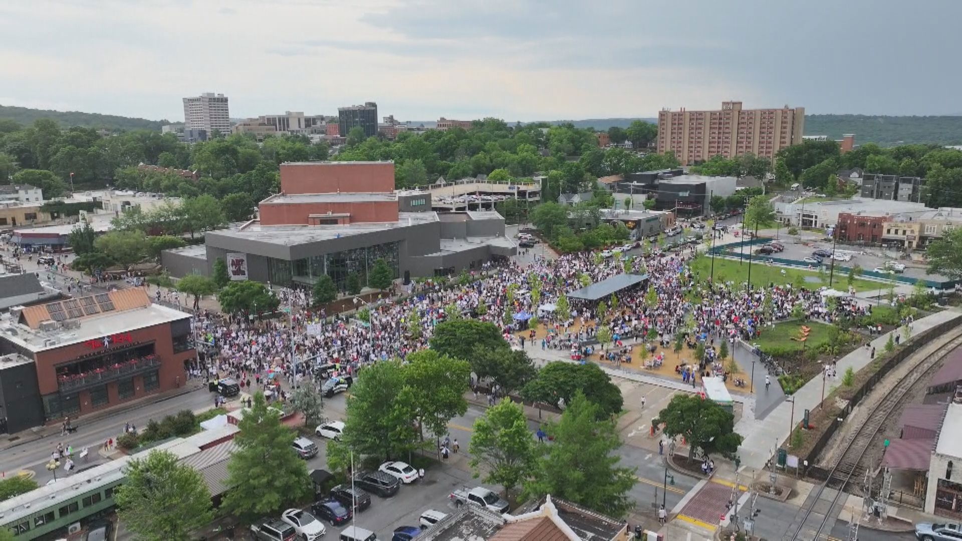 Photos: 'No Kings' protests in Northwest Arkansas | 5newsonline.com