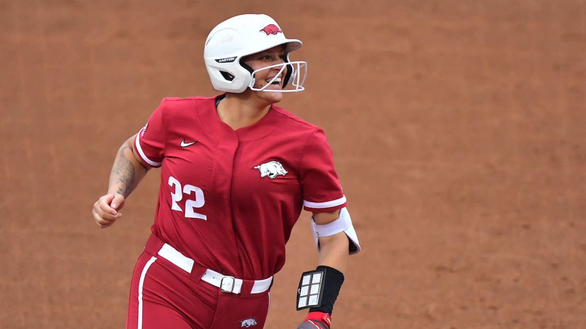Razorback softball advances to regional final with 6-2 win over Oregon ...