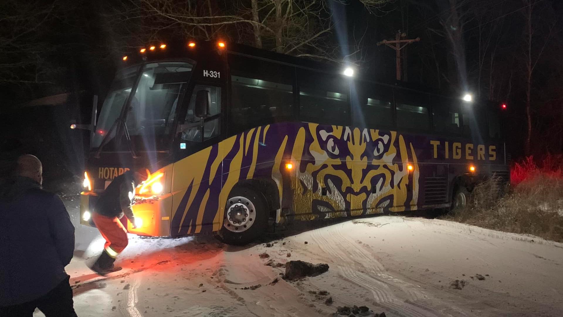 LSU Tigers bus slid off snowy Arkansas roads, sheriff says ...