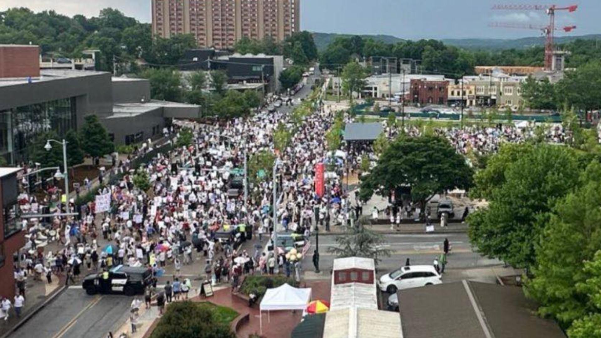 Photos: 'No Kings' protests in Northwest Arkansas | 5newsonline.com