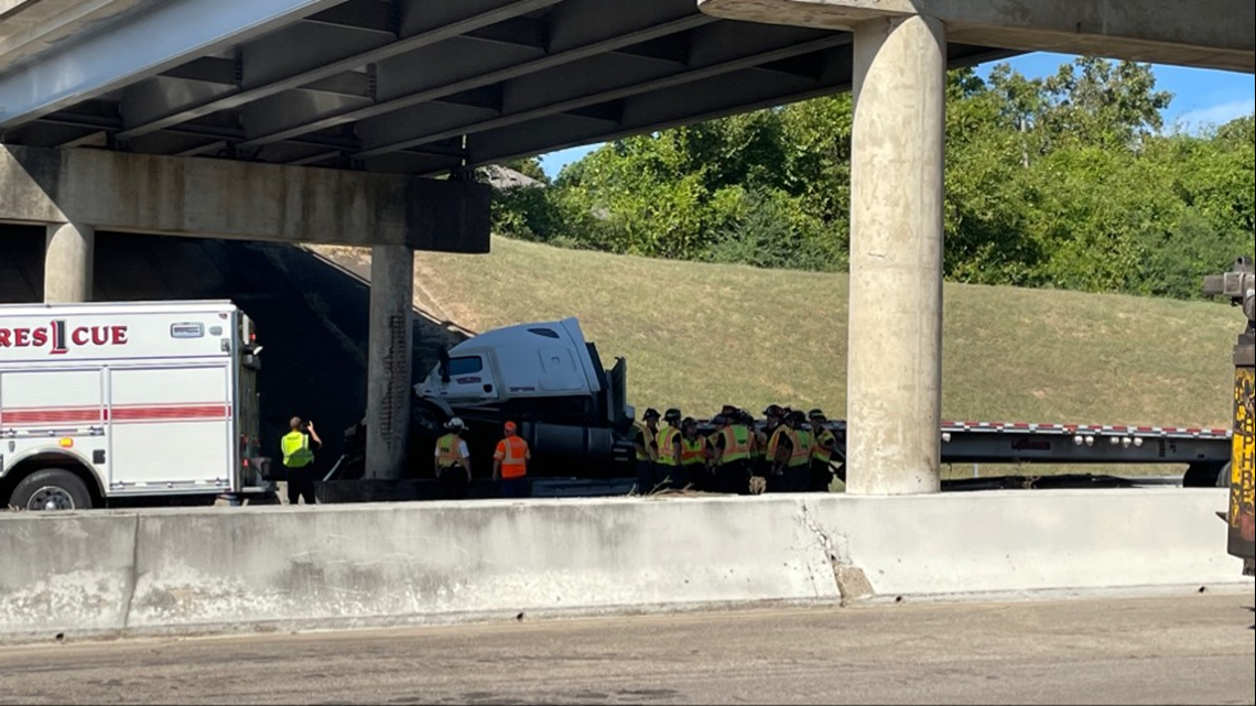 Semitrailer crashes into bridge pillar in Fort Smith | 5newsonline.com