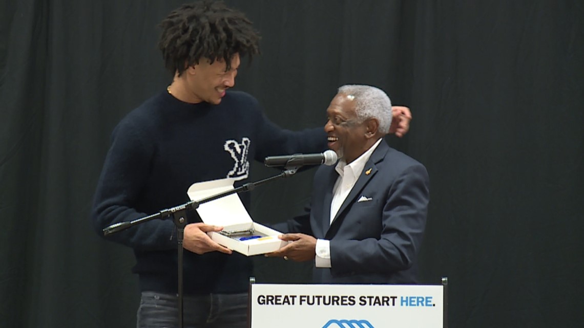 Jaylin Williams receives key to Fort Smith | 5newsonline.com