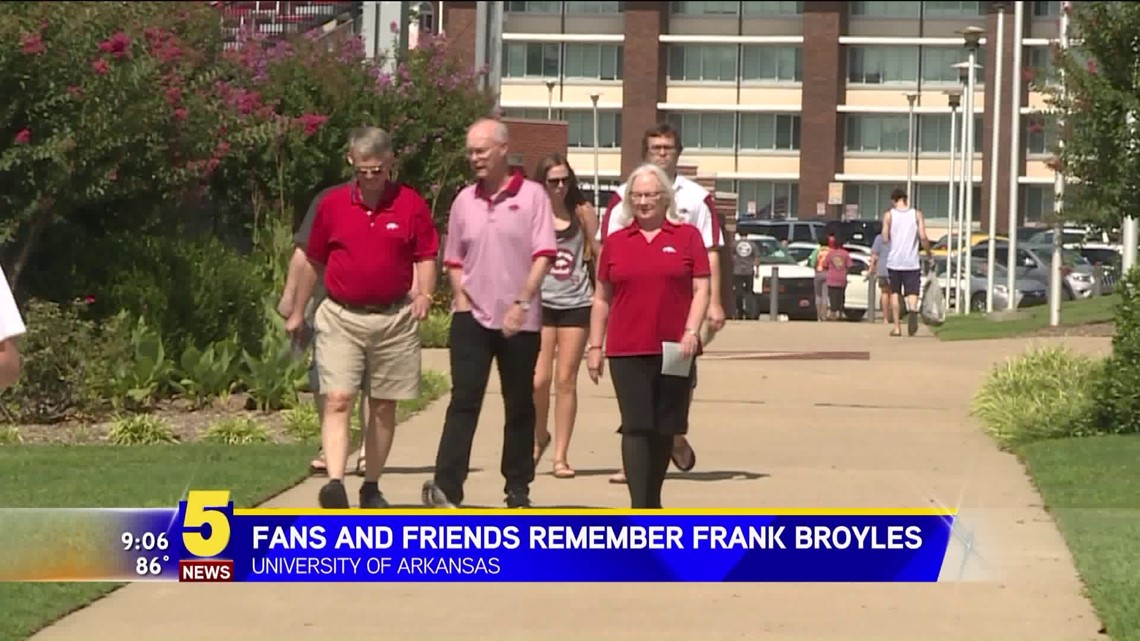 Fans And Friends Remember The Life Of Frank Broyles | 5newsonline.com