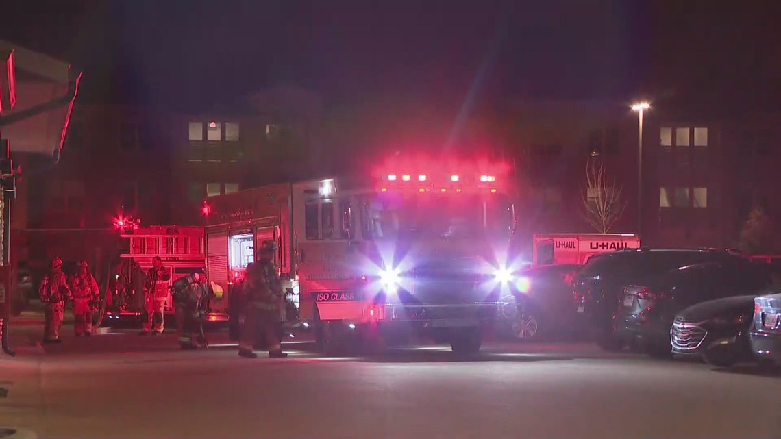 Firefighters respond to possible fire at apartment complex in ...