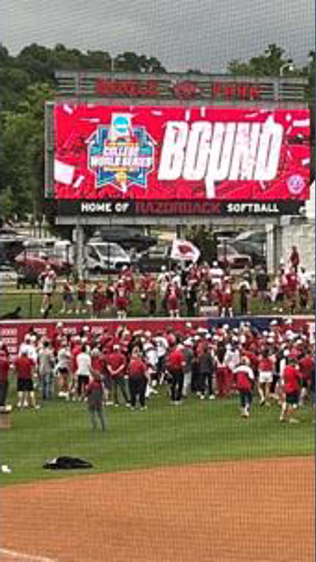 Arkansas softball heads to first Women's College World Series with run ...