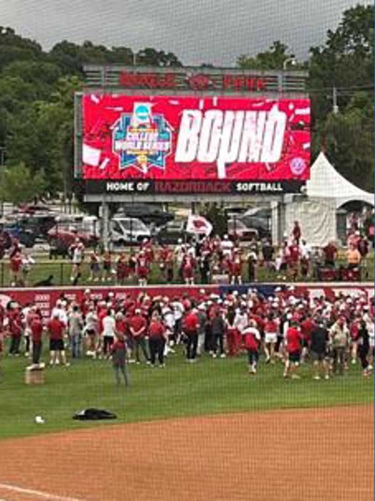 Arkansas softball heads to first Women's College World Series with run ...