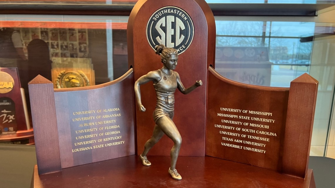 Arkansas wins SEC men's and women's indoor track and field titles ...
