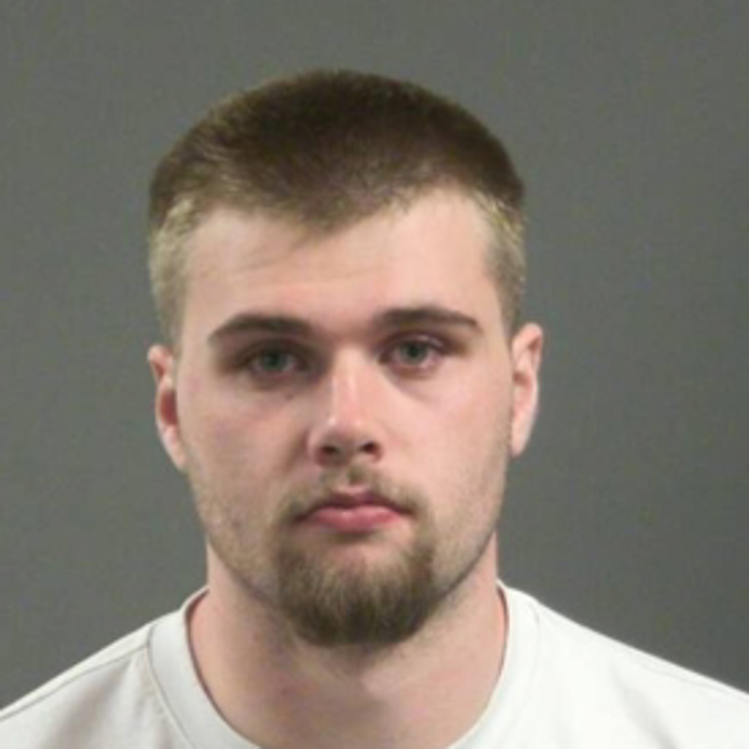Former Fayetteville QB Drake Lindsey arrested on fake ID, alcohol ...