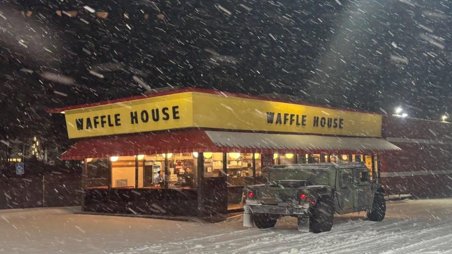 Arkansas National Guard soldiers stop at Russellville Waffle House ...