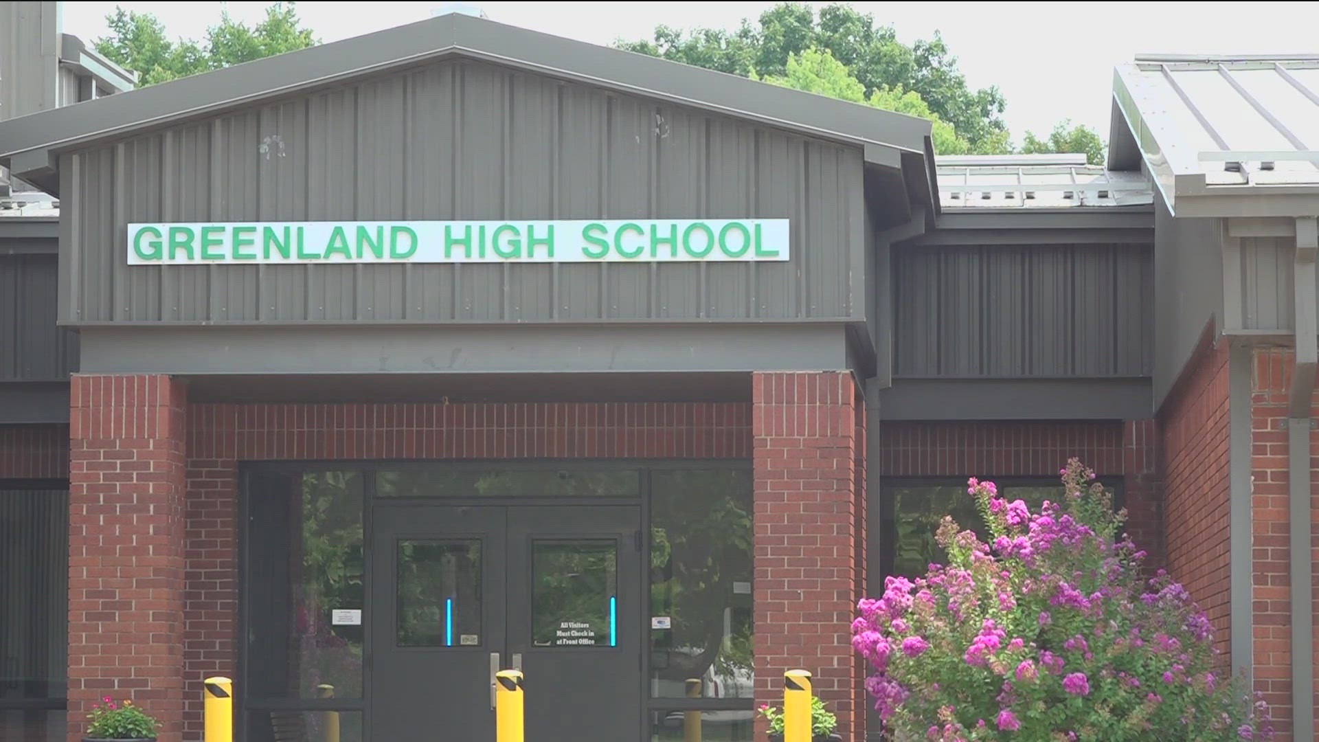 Arkansas school officials see changes after phone ban | localmemphis.com