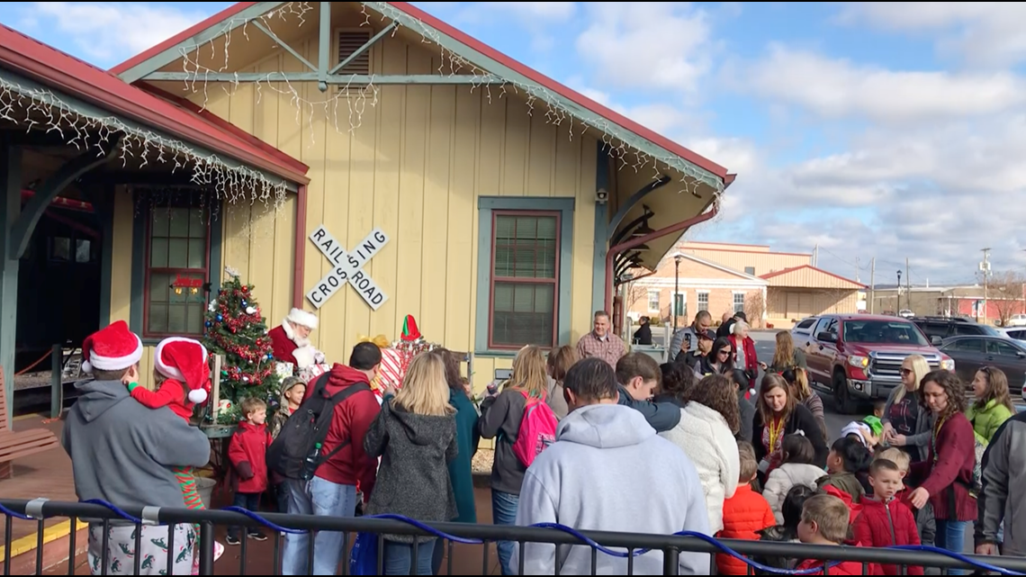 Local Students Ride A Christmas Train In Springdale | 5newsonline.com