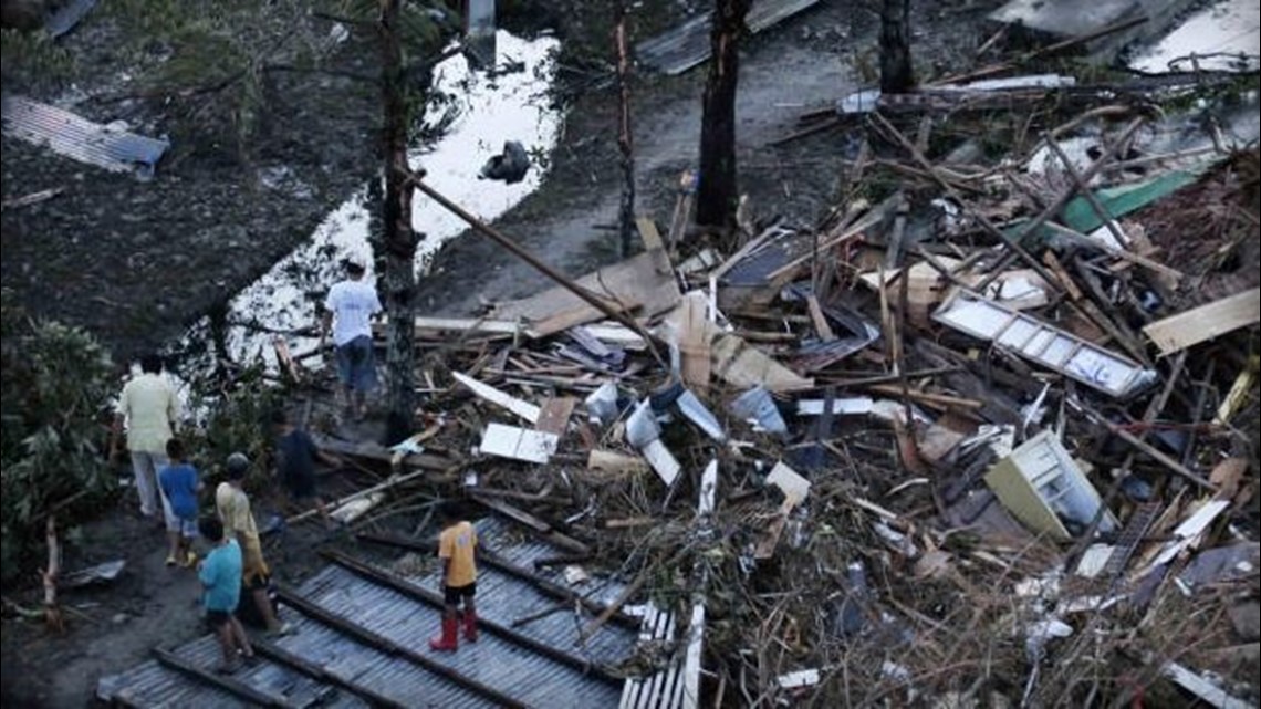 UPDATE: 10,000 Now Estimated Dead In Record Typhoon Strike ...