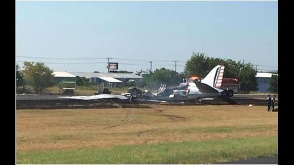 All 13 Passengers Survive WWII-Era Plane Crash In Texas | 5newsonline.com