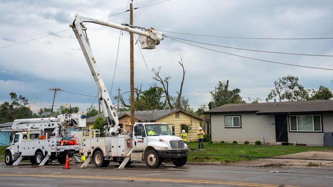 Communities thank linemen working tirelessly after severe weather ...