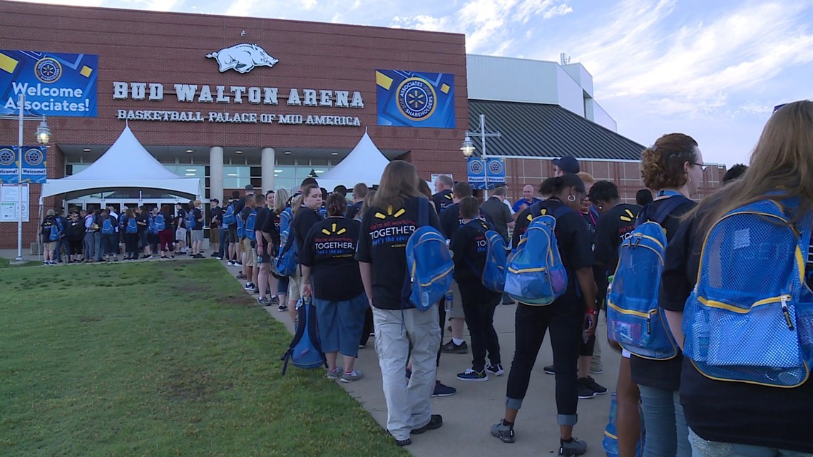 Walmart Associates Pack Bud Walton As Annual Shareholder Meetings Begin ...