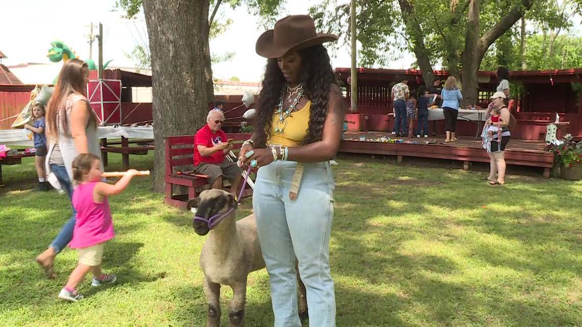 Arkansas' first Black rodeo queen stops in River Valley to teach ...