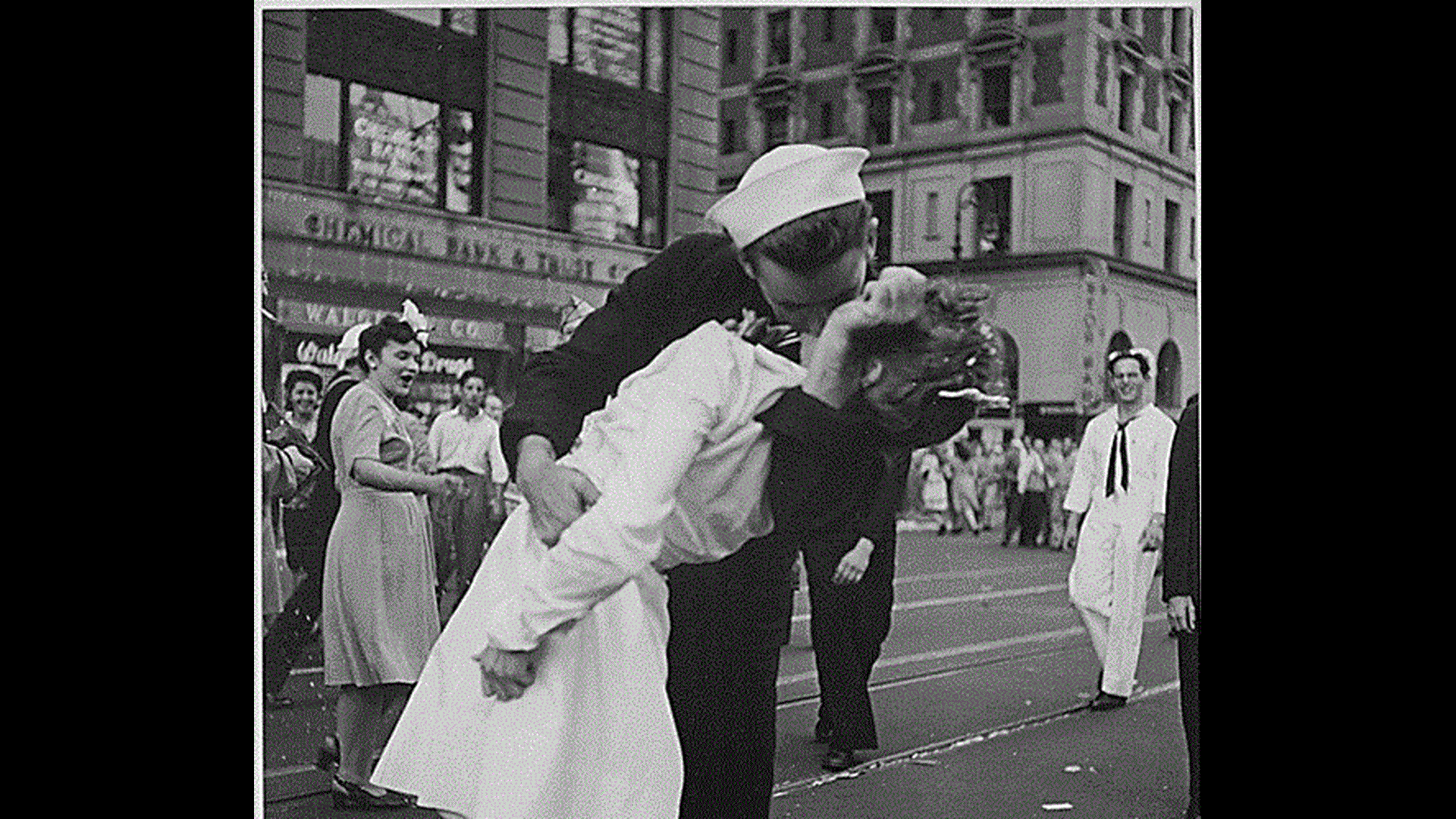 Sailor In Iconic V-J Day Times Square Kiss Photo Dies At 95 ...