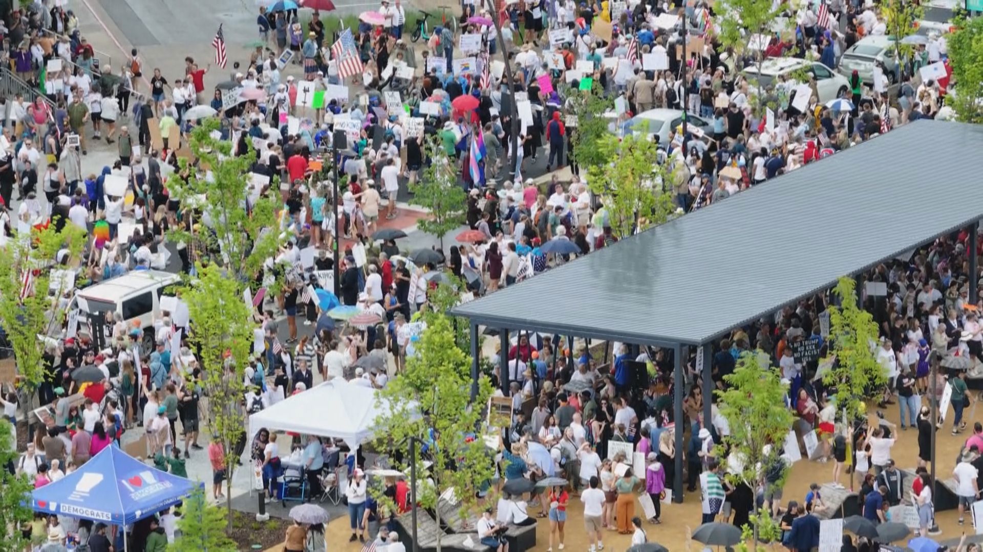 Photos: 'No Kings' protests in Northwest Arkansas | 5newsonline.com