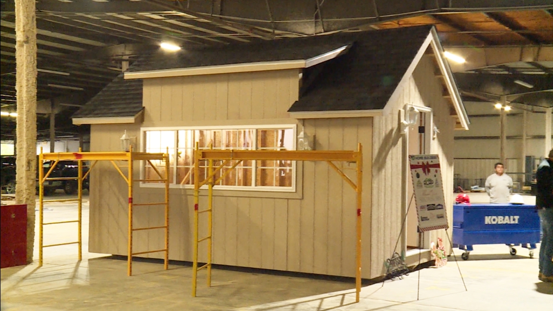 Fort Smith Skating Rink hosting new Santa House this year | 5newsonline.com