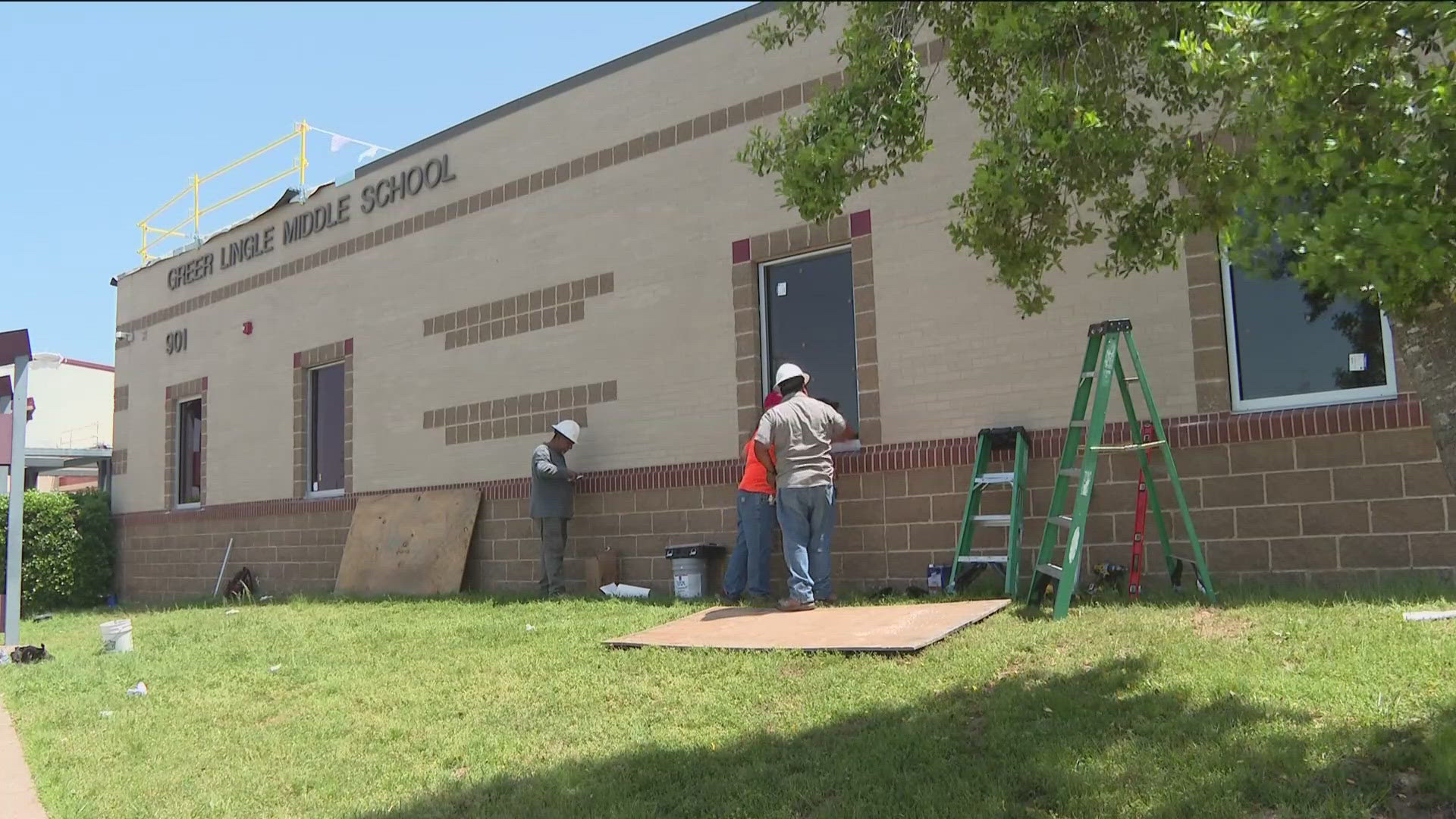 Lingle Middle School back in the action, one year after tornado ...