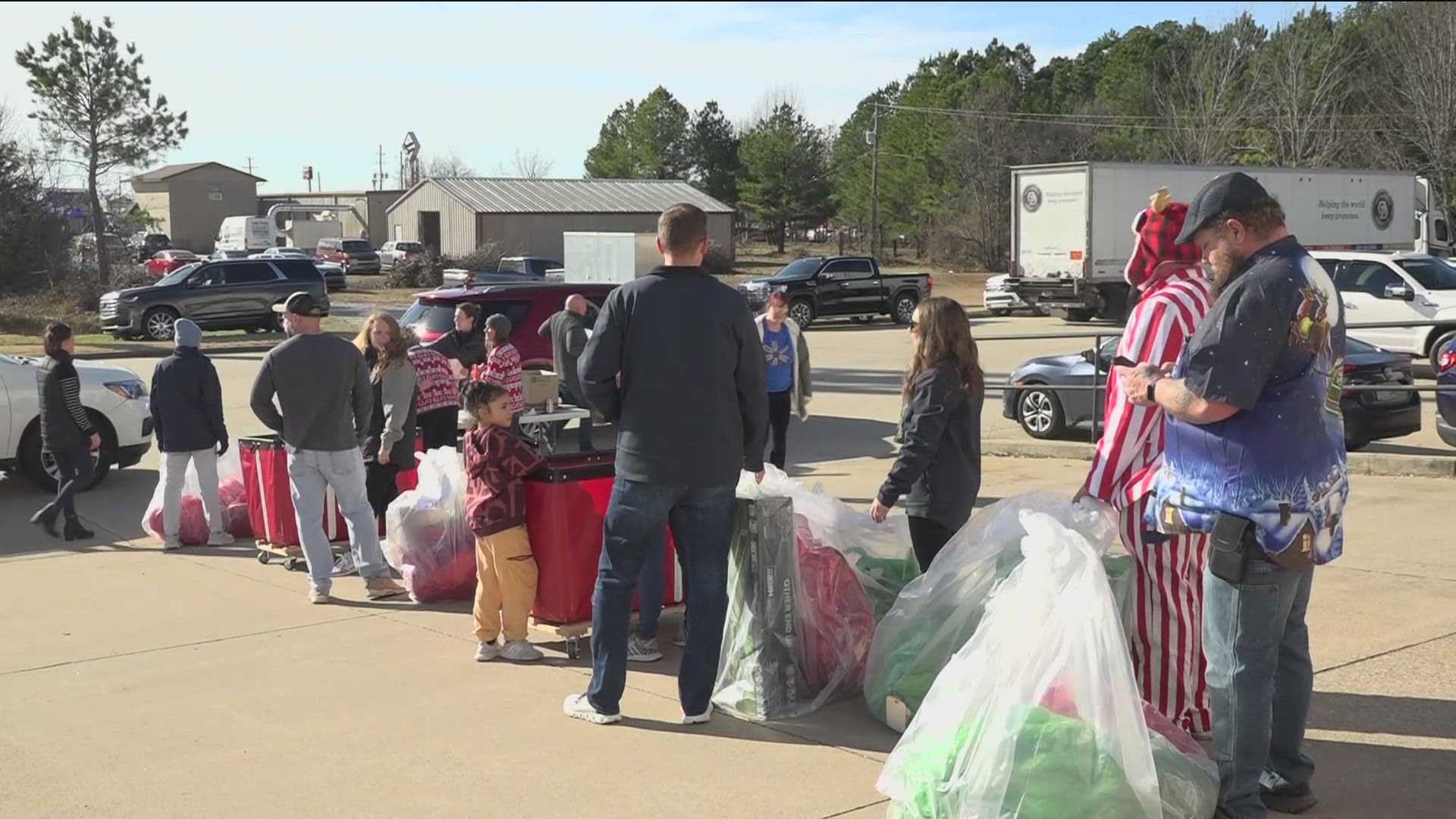 Over 900 families receive Christmas presents through Angel Tree program ...