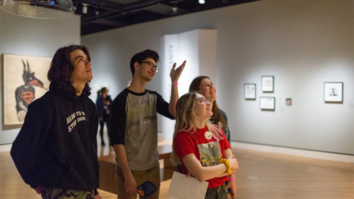 Annie Leibovitz gives lecture for start of teen program at museum ...