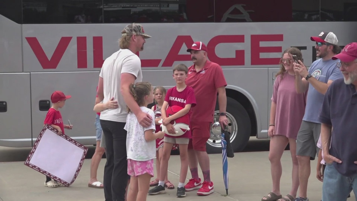 Razorback baseball team heading to Kansas for NCAA tournament ...