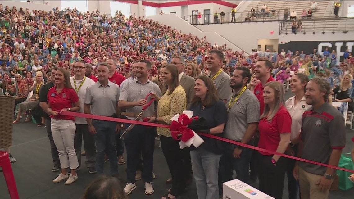 District leaders unveil Springdale High School's new gym | 5newsonline.com