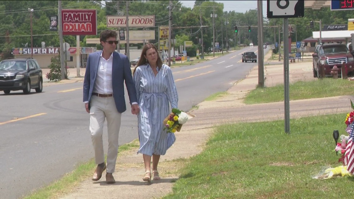 Gov. Sanders visits Fordyce after grocery store mass shooting ...