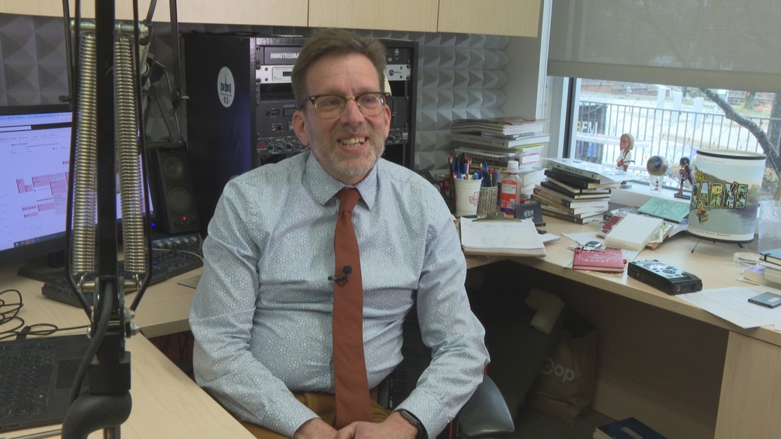 Kyle Kellams celebrates 35 years with KUAF radio station | 5newsonline.com