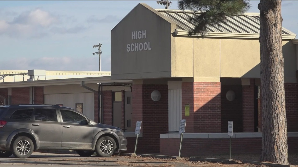 Juvenile arrested after Hackett school students threatened, authorities ...