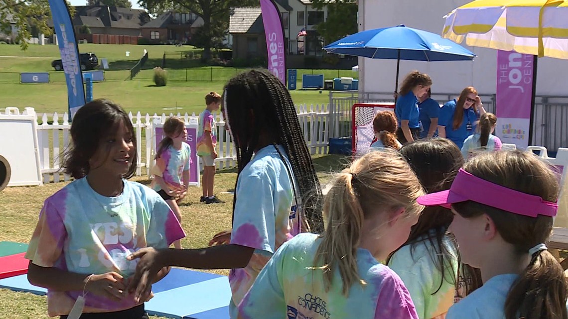 Razorback Women's Golf coach helps kids 'Choose Confidence ...