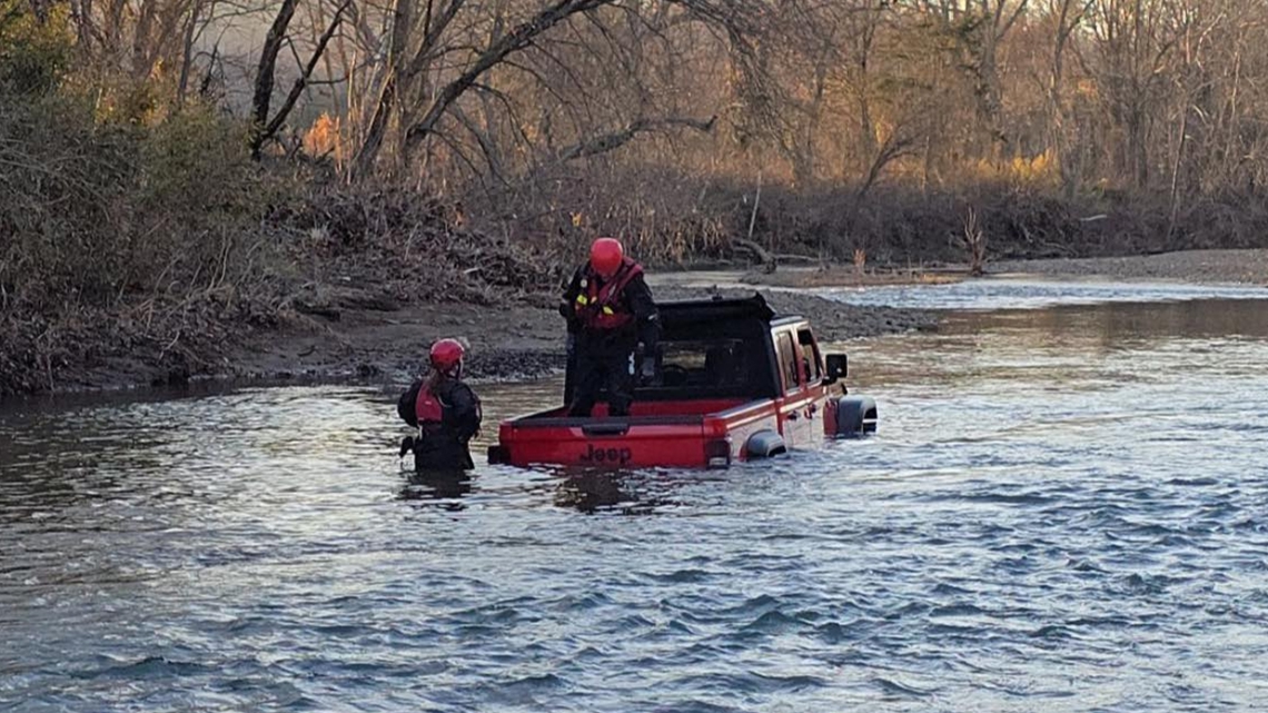 Huntsville rescue team rescues occupants from sinking Jeep ...