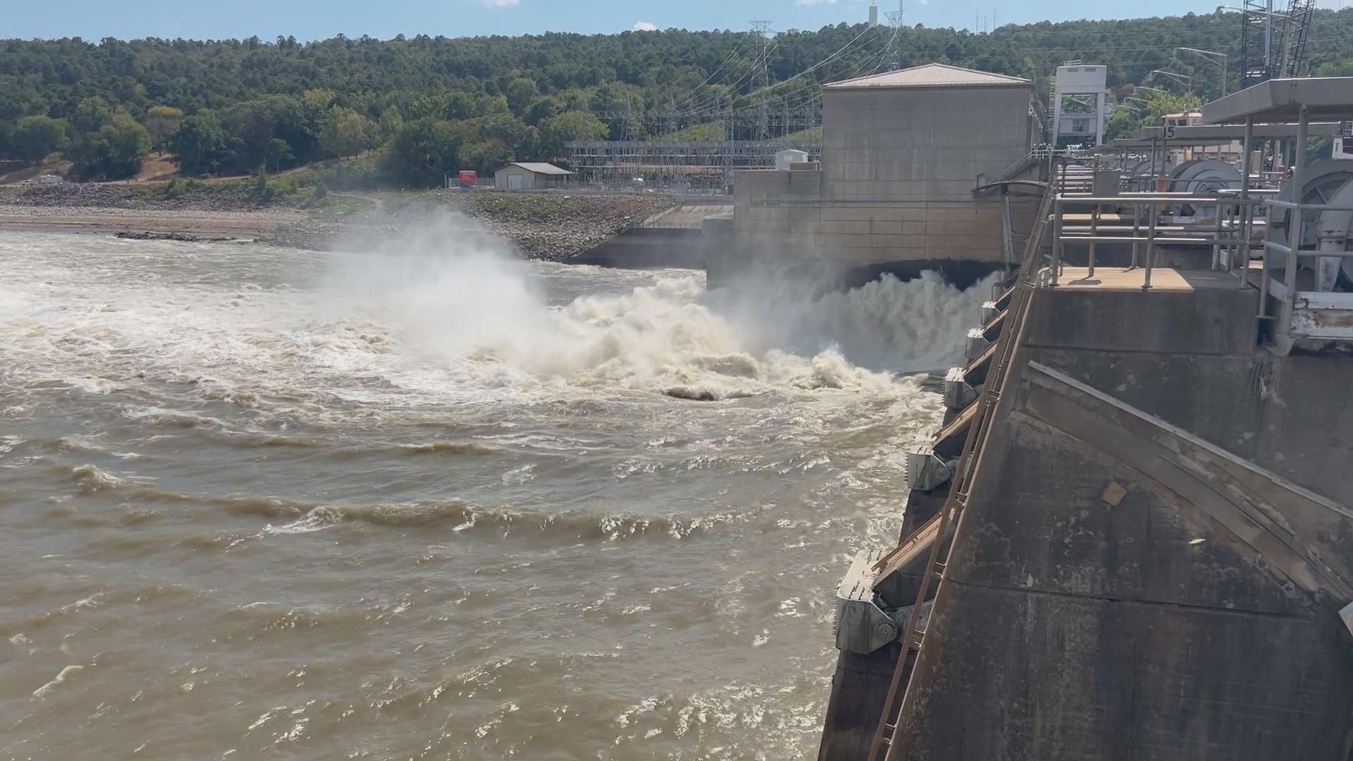 Due to miter gate damage, USACE closes the Dardanelle Lock ...