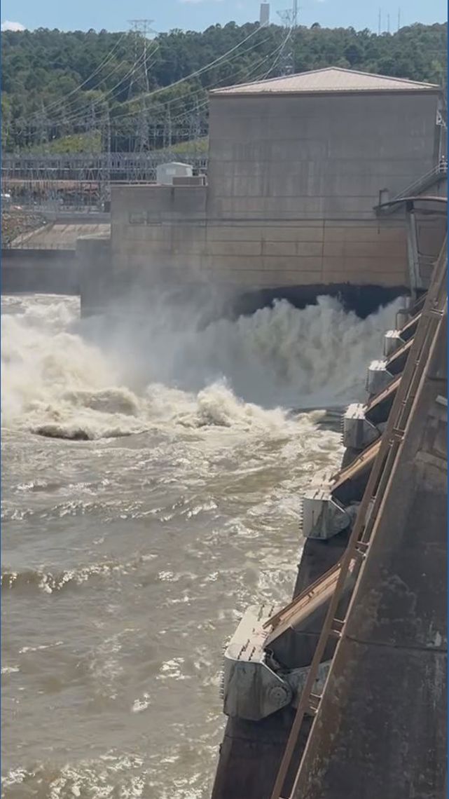 Due to miter gate damage, USACE closes the Dardanelle Lock ...