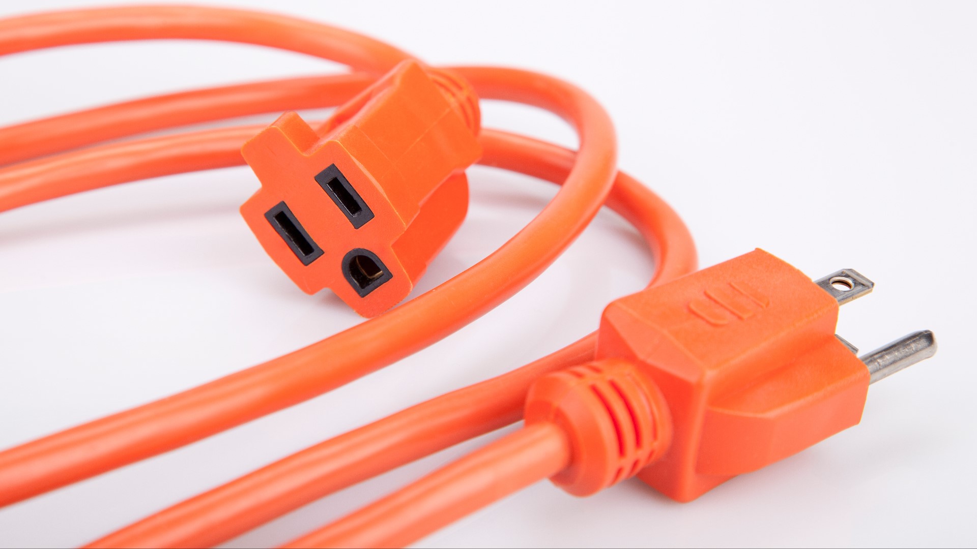 The do's and don'ts of holiday light installation | 5newsonline.com