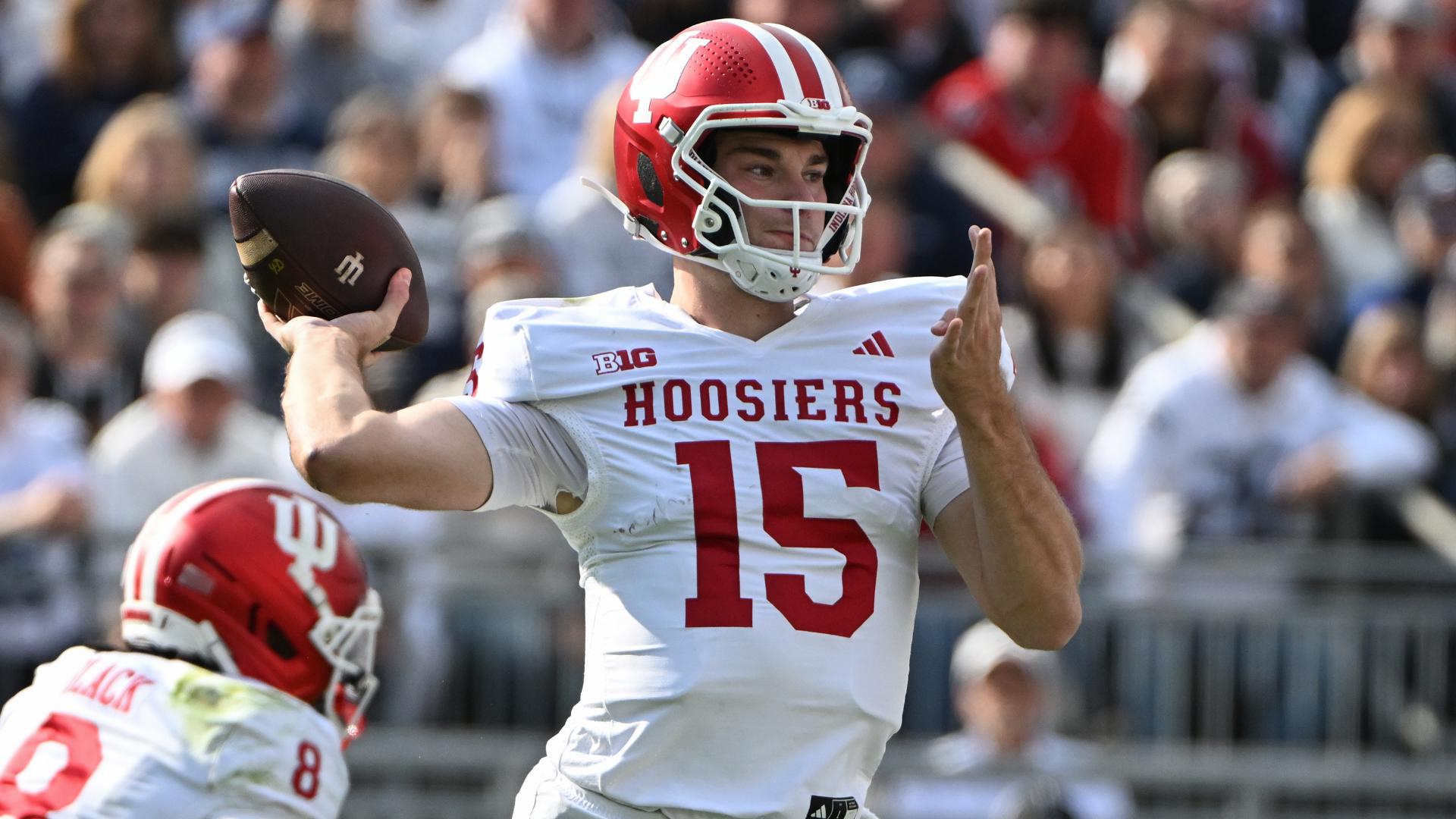 Mendoza tosses 3 TDs as Hoosiers crush Alabama 38-3 to advance to CFP ...
