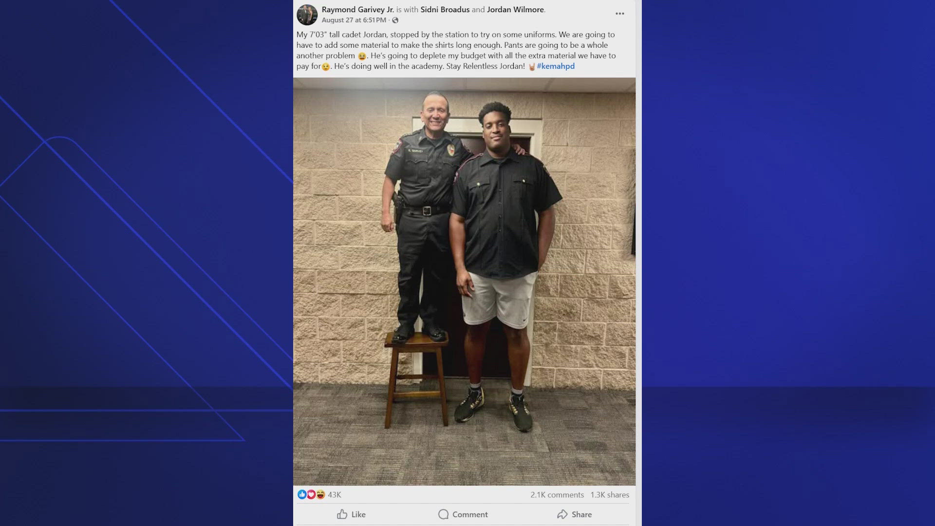 Meet the 7-foot-tall Kemah, Texas police officer | 10tv.com