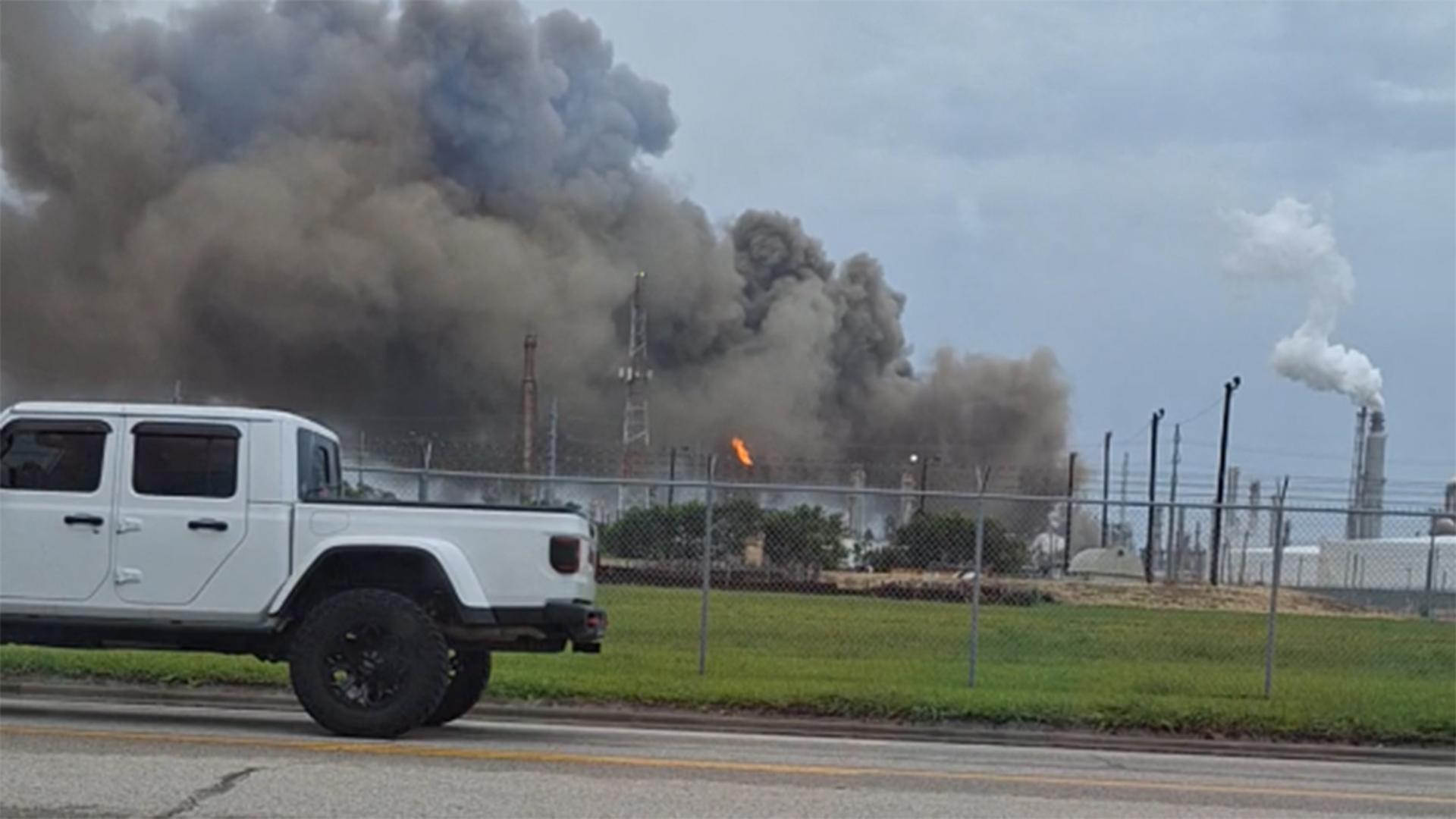 Fire at Marathon Petroleum refinery in Texas City | Shelter in place ...