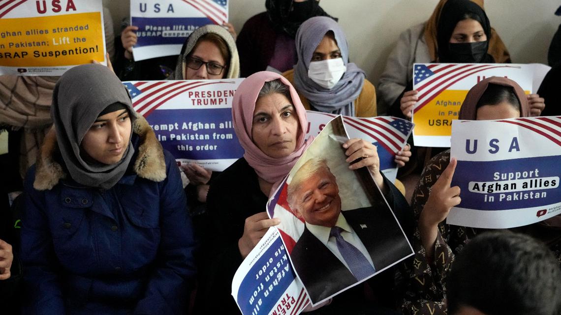 Federal judge in Seattle temporarily blocks refugee executive order ...