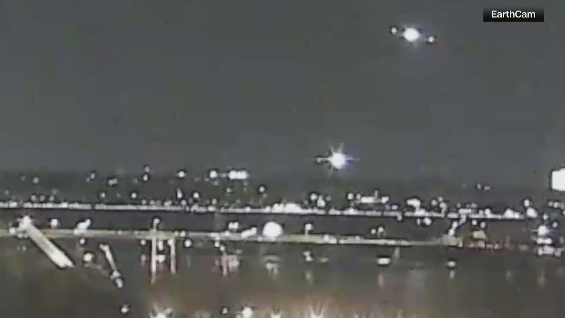 VIDEO: Plane, helicopter crash captured on EarthCam at Kennedy Center ...