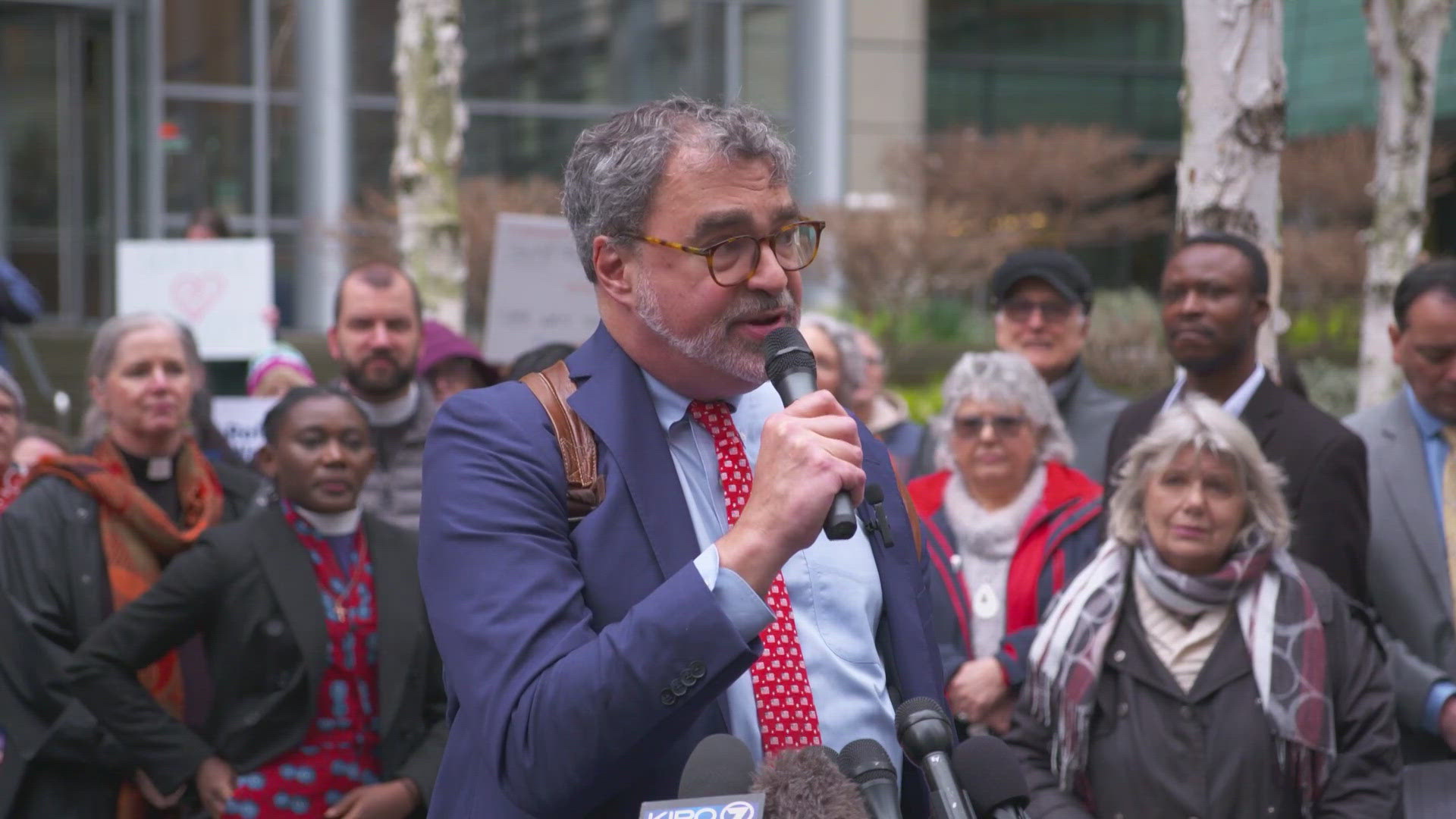 Federal judge in Seattle temporarily blocks refugee executive order ...