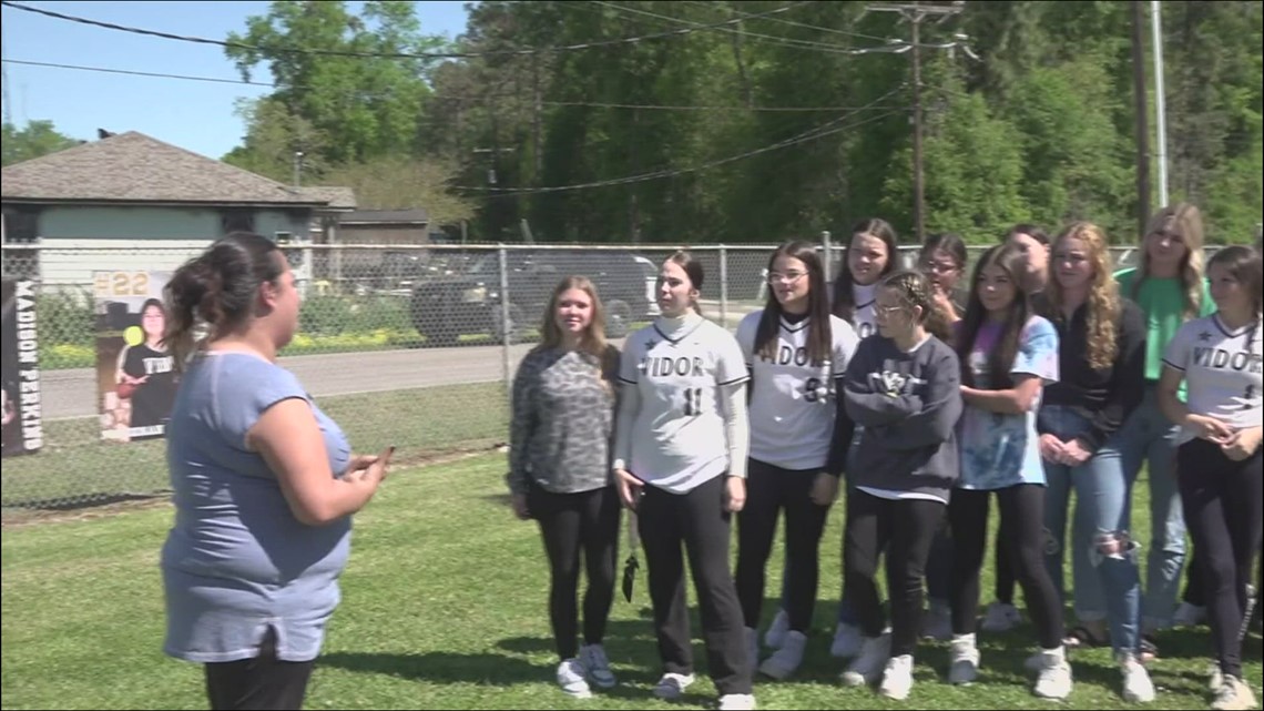Vidor High School softball teams helps family escape fire | 5newsonline.com
