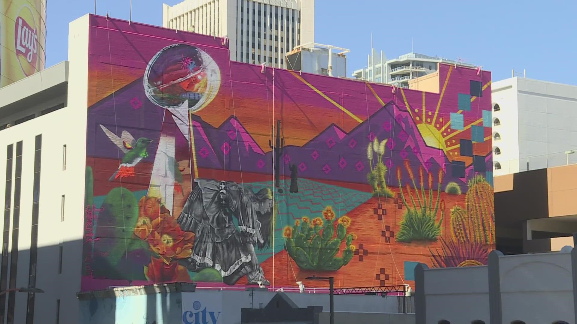 Artista Chicana oriunda de Phoenix se asocia con la NFL | fox43.com