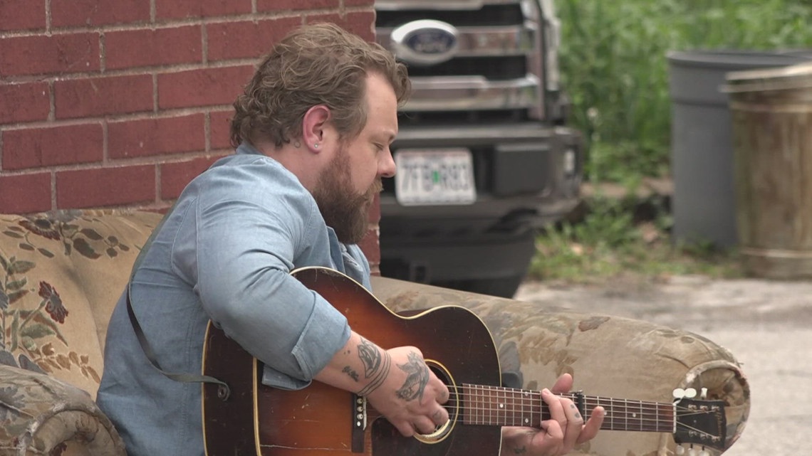 Band films new music video in Belleville | wqad.com